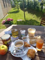 Café da manhã com buffet diário (EUR 14.50 por pessoa) 