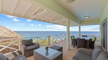 Vila exclusiva, 2 quartos, banheira de hidromassagem, vista para o oceano | Terraço/pátio