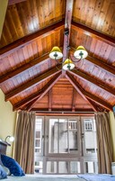 Quarto Triplo | Cofre no quarto, secretária, cortinas/cortinados opacos 