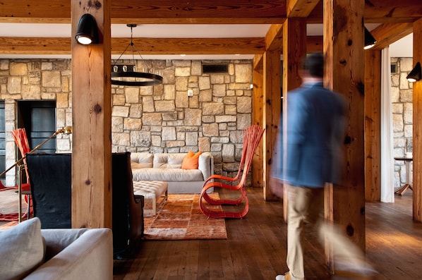 Hotel Domestique in Travelers Rest: Find Hotel Reviews, Rooms, and ...