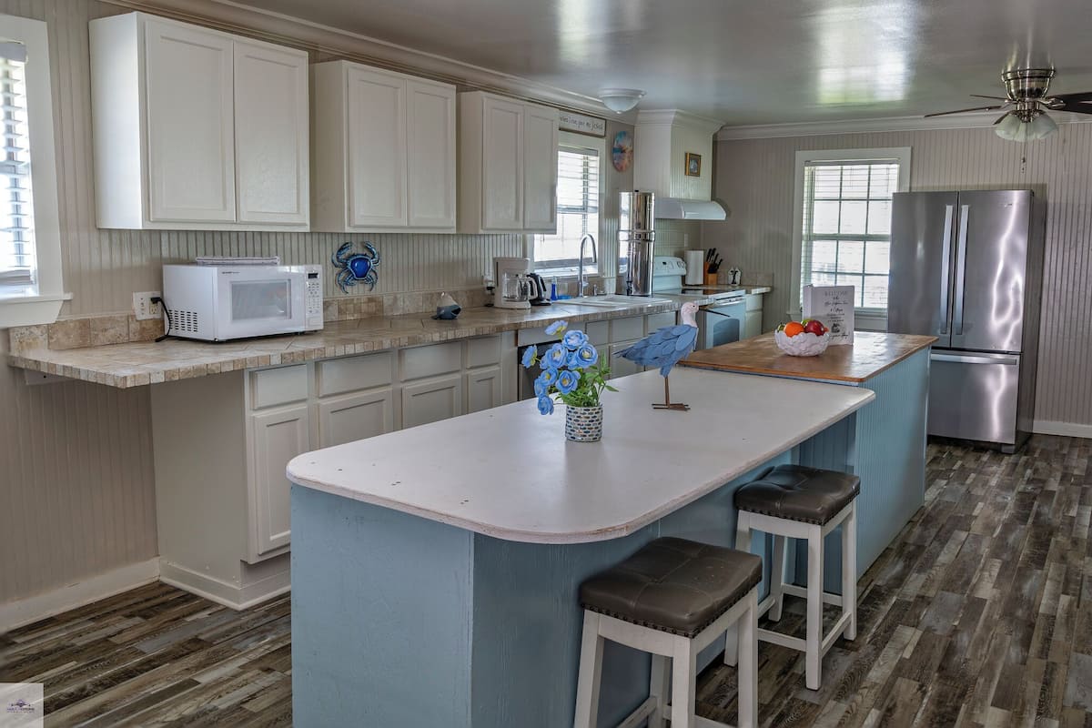 Apartamento clássico, 2 quartos, cozinha | Cozinha privada | Geladeira, micro-ondas, cafeteira/chaleira, torradeira