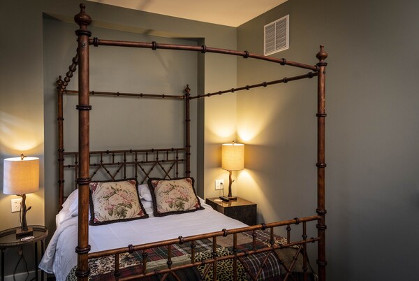 Hotel Broad Ripple - Carmel, IN