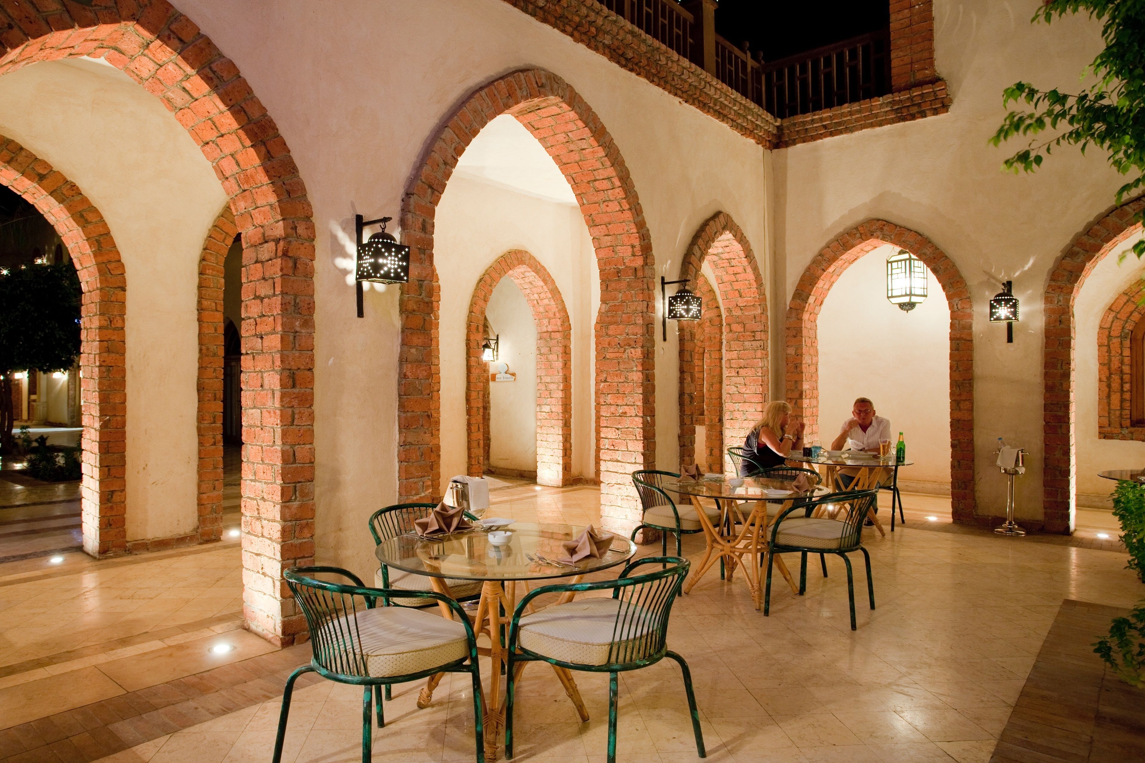 10 restaurantes, pequenos-almoços servidos, cozinha internacional 