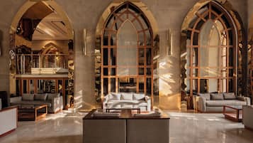 Área de estar no saguão