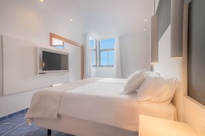 Cofres nos quartos, berços grátis, Wi-Fi de cortesia, roupa de cama