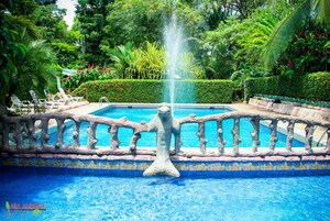 2 piscinas exteriores 