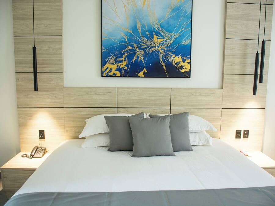 Premium Room, 1 King Size Bed | Roupa de alta qualidade, cofre com capacidade para portátil, secretária