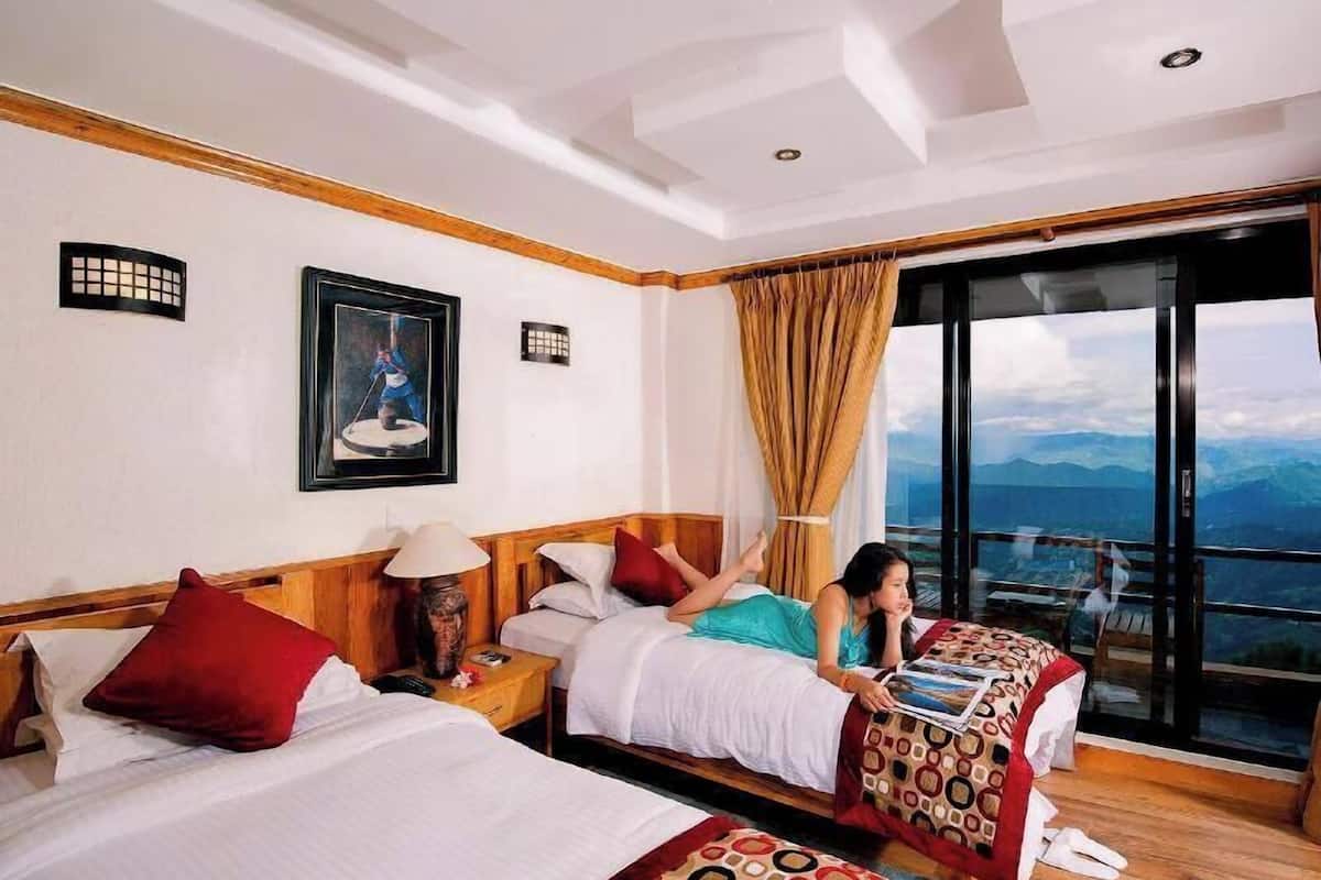 Roupas de cama premium, frigobar, cofres nos quartos