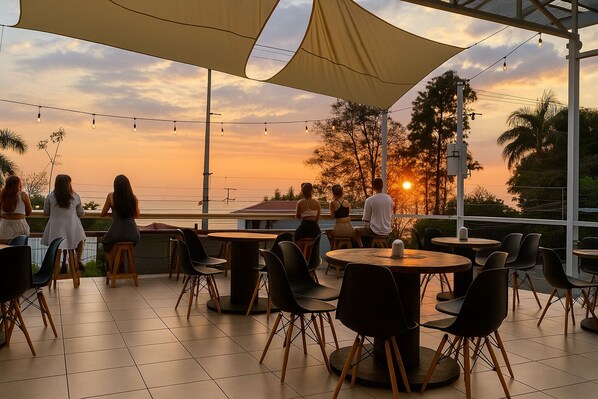 2 restaurantes, é servido café da manhã
