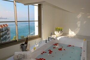 Cobertura executiva, 2 quartos, banheira de imersão, vista para o mar | Vista do quarto