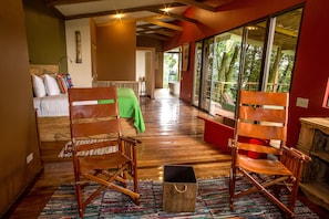 Forest View Suite | Edredons de pluma, camas Tempur-Pedic, frigobar, cofres nos quartos