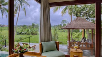 Royal Three Bedroom Pool Villa with Rice Field View | Vista do quarto