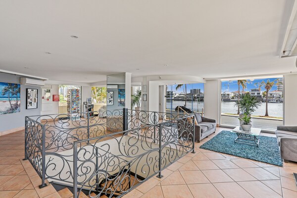 Spectrum Apartments - Surfers Paradise