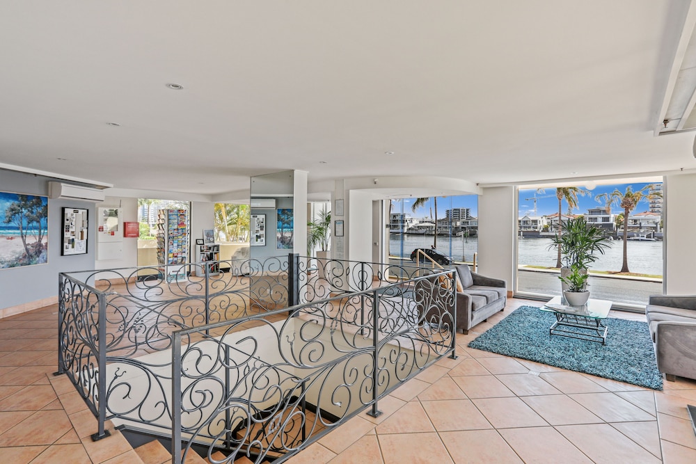 Spectrum Apartments - Surfers Paradise