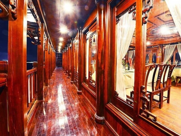 Frigobar, cofres nos quartos