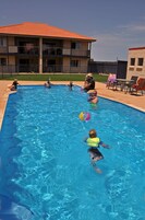 2 piscinas exteriores, da(s) 7:00 à(s) 18:00, espreguiçadeiras 