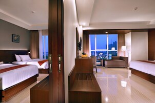 Minibar, cofre no quarto, Wi-fi grátis, roupa de cama fornecida 