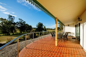 Vila, 3 quartos, acessível, vista para o campo de golfe | Cofres nos quartos, Wi-Fi de cortesia, roupa de cama