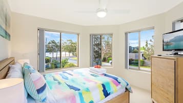 Apartamento, 3 quartos, vista para o lago | Roupa de alta qualidade, edredões de penas, com decoração personalizada