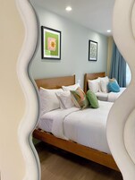 Quarto Duplo Deluxe | Cortinas/cortinados opacos, Wi-fi grátis, roupa de cama fornecida 