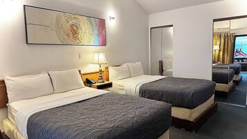 Quarto casal standard | Camas com colchões pillow-top, ferros/tábuas de passar roupa