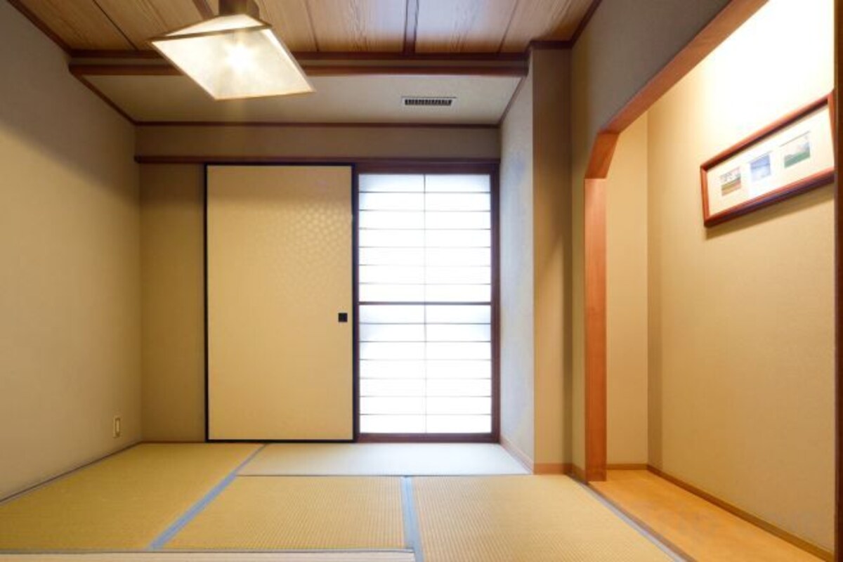 Corner Japanese-Style Connected Room
