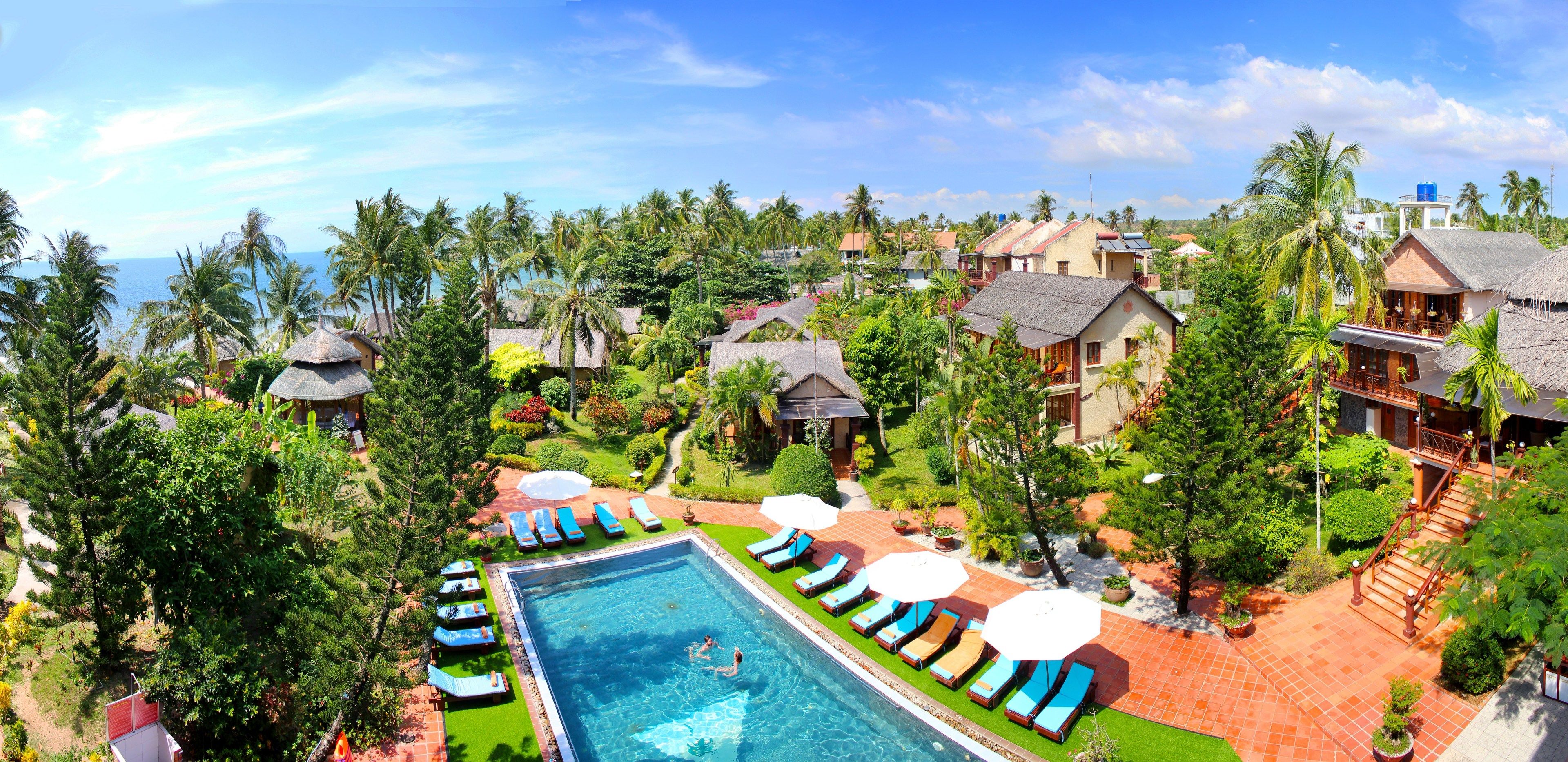 Quarto, vista para a piscina | Vista do quarto