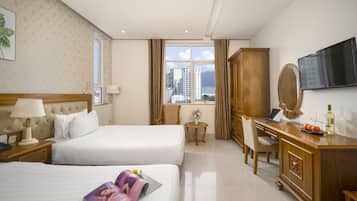 Roupas de cama premium, frigobar, cofres nos quartos, escrivaninha