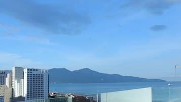 2 bares/lounges, saguão/lounge, bar na cobertura