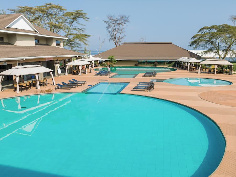 3 piscinas exteriores