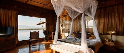 Villa Royal, vista para o lago | Minibar, cofre no quarto, ferro/tábua de engomar, Wi-fi grátis