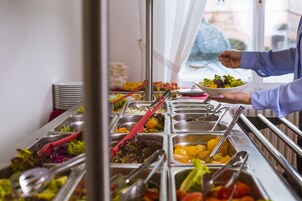 Café da manhã com buffet todos os dias mediante uma taxa