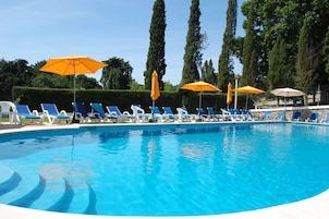 Piscina exterior sazonal 