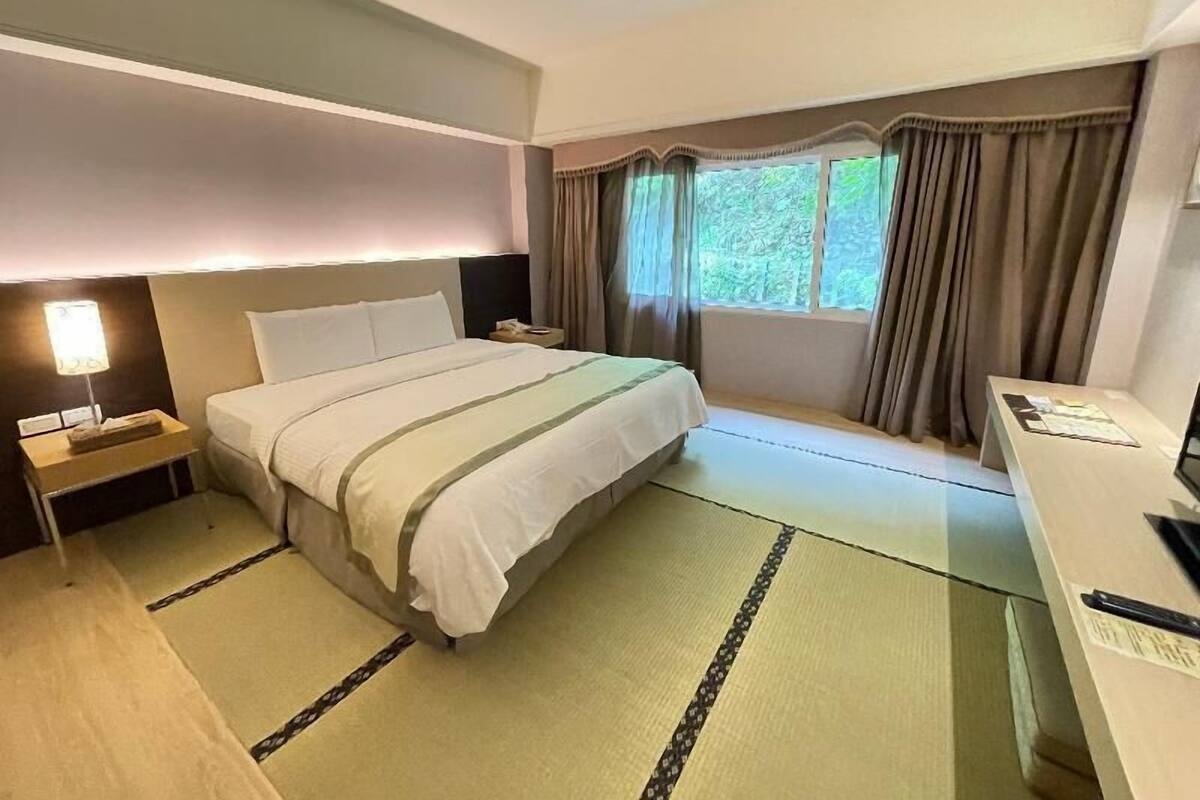 Escrivaninha, espaço de trabalho para notebook, quartos à prova de som