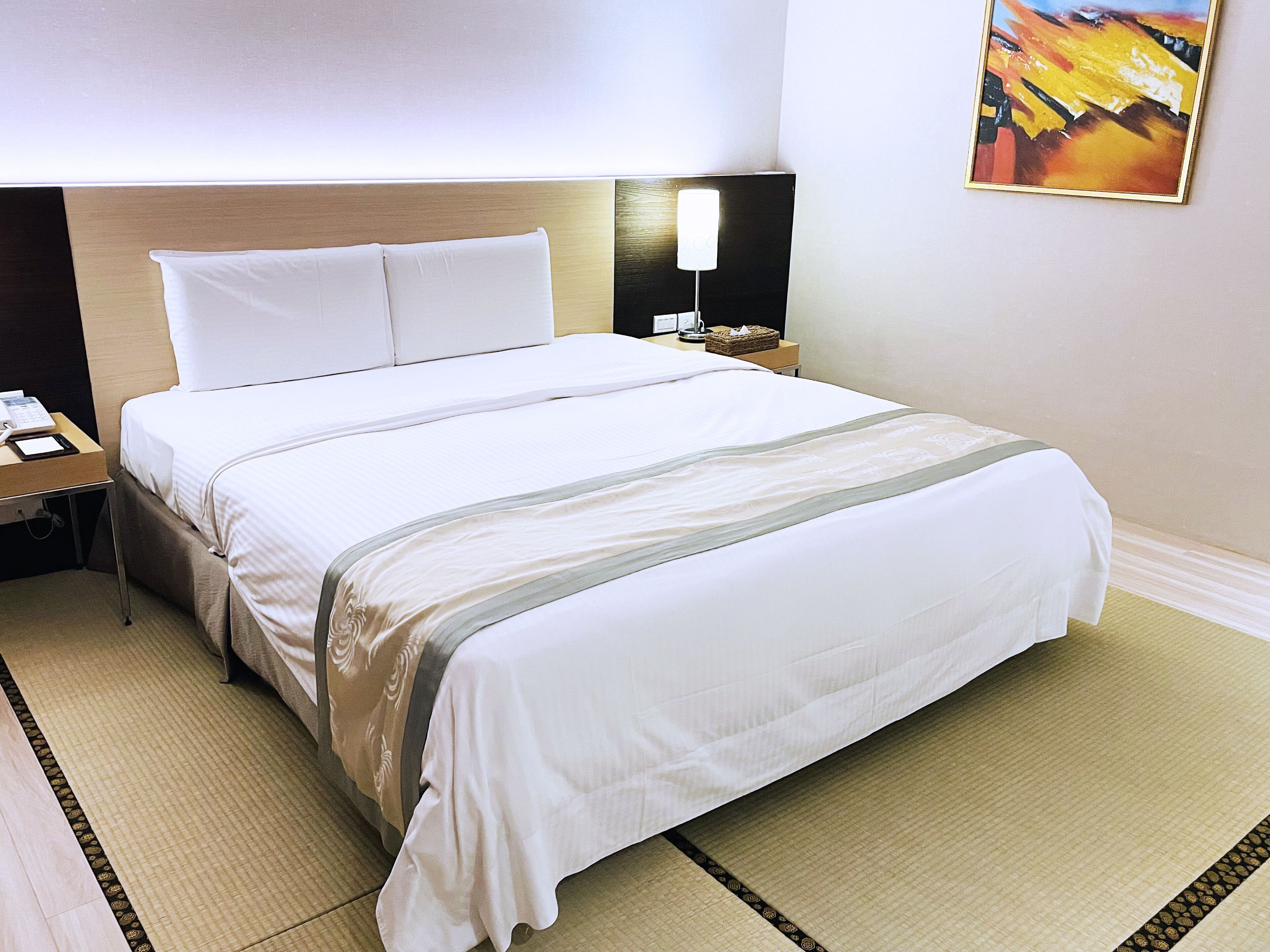 Escrivaninha, espaço de trabalho para notebook, quartos à prova de som