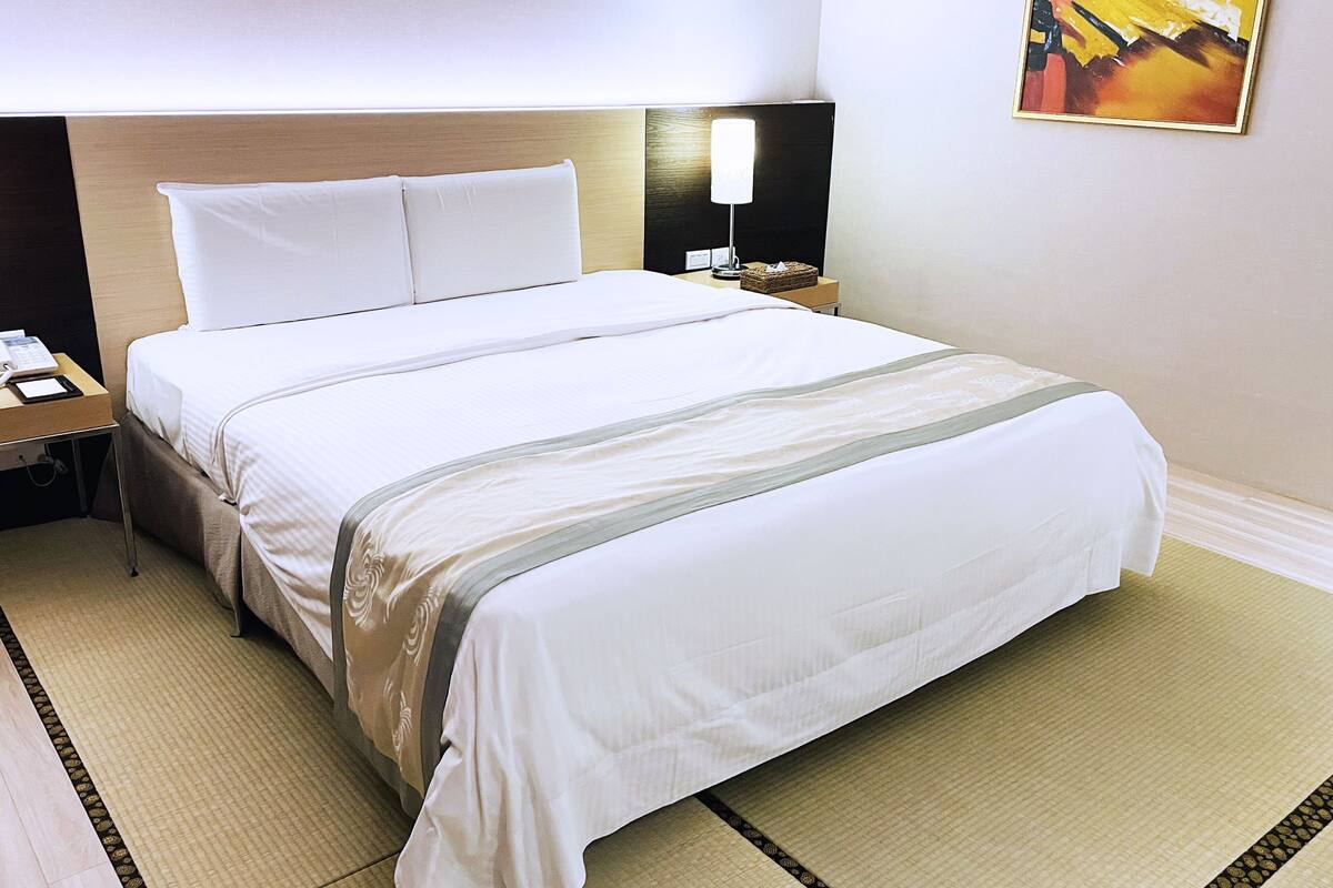 Escrivaninha, espaço de trabalho para notebook, quartos à prova de som