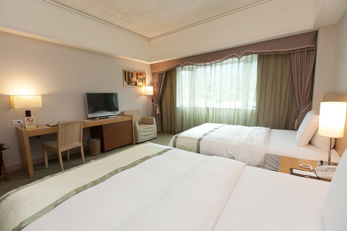 Escrivaninha, espaço de trabalho para notebook, quartos à prova de som