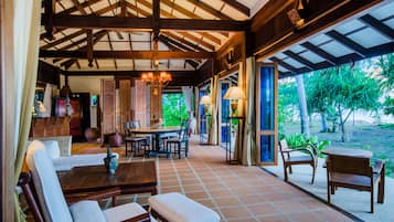 Villa de Luxo, 3 quartos, vista para o oceano, em frente à praia | Sala de estar