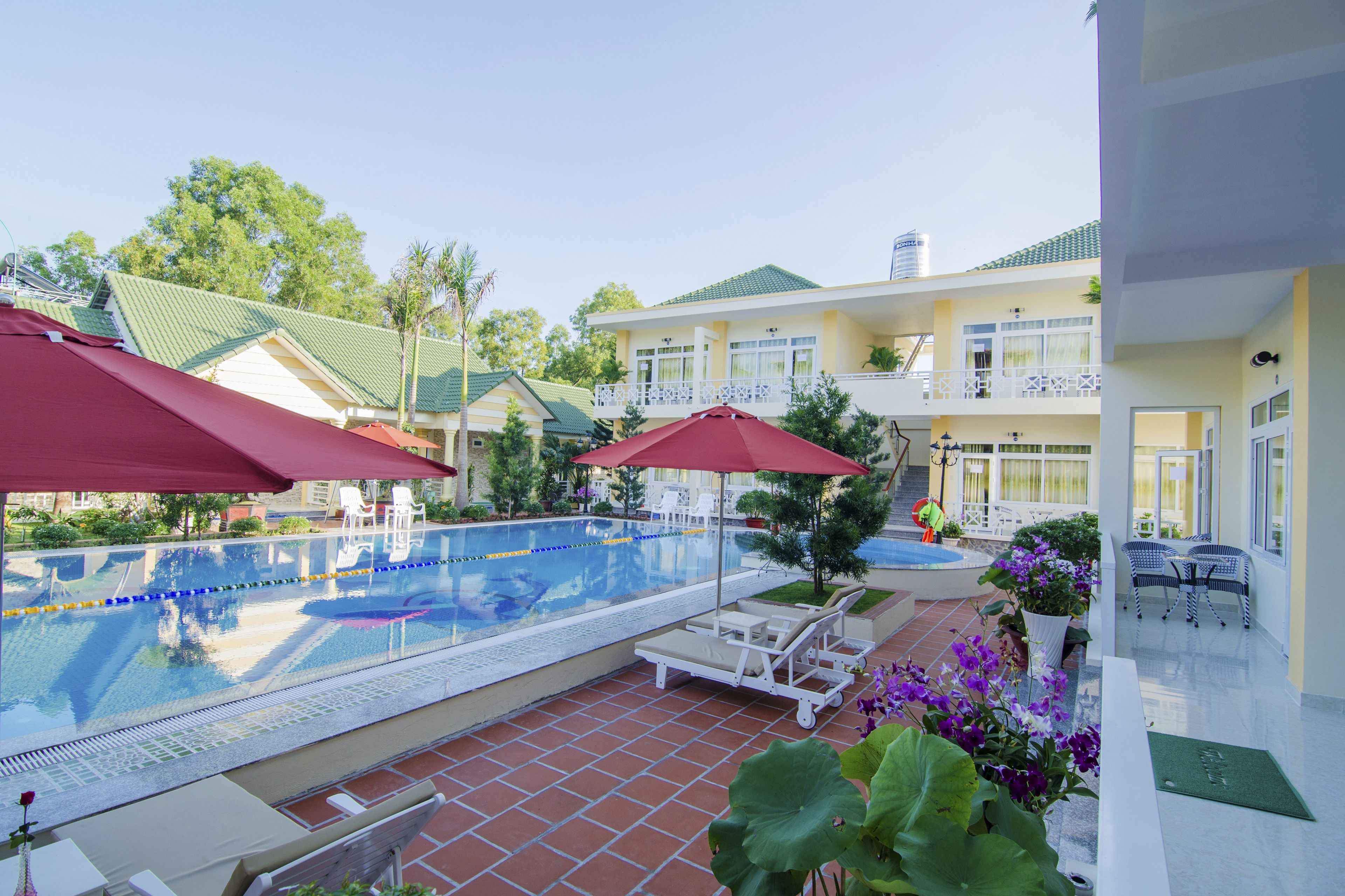 Piscina externa, piscina com cascata