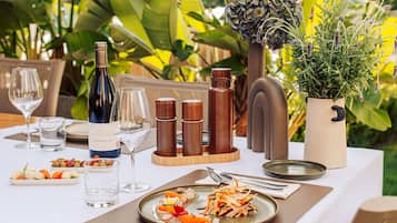 Pequenos-almoços, almoços, jantares servidos, cozinha mediterrânica