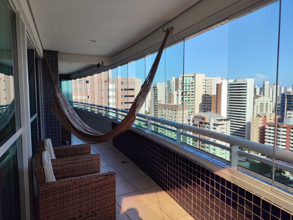 Apartamento Nobre, 3 quartos, vista para o mar | Terraço/pátio interior
