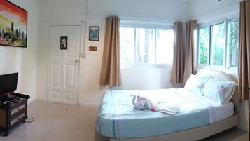 Quarto casal, 1 cama de casal | Escrivaninha, berços grátis, camas extras/dobráveis (sobretaxa)