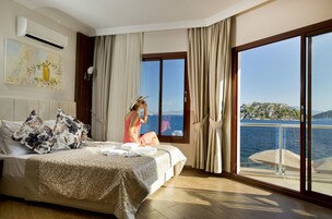 Quarto luxo | Frigobar, escrivaninha, quartos à prova de som, Wi-Fi de cortesia