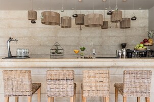 Bar à beira da piscina