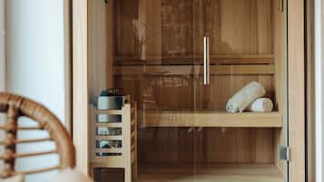 Suite-Estúdio Romântica, sauna | Edredões de penas, minibar com produtos grátis, cofre no quarto