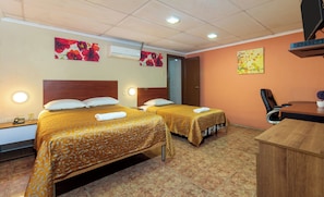 Quarto Twin Standard, 1 quarto | Edredões de penas, Wi-fi grátis, roupa de cama fornecida 