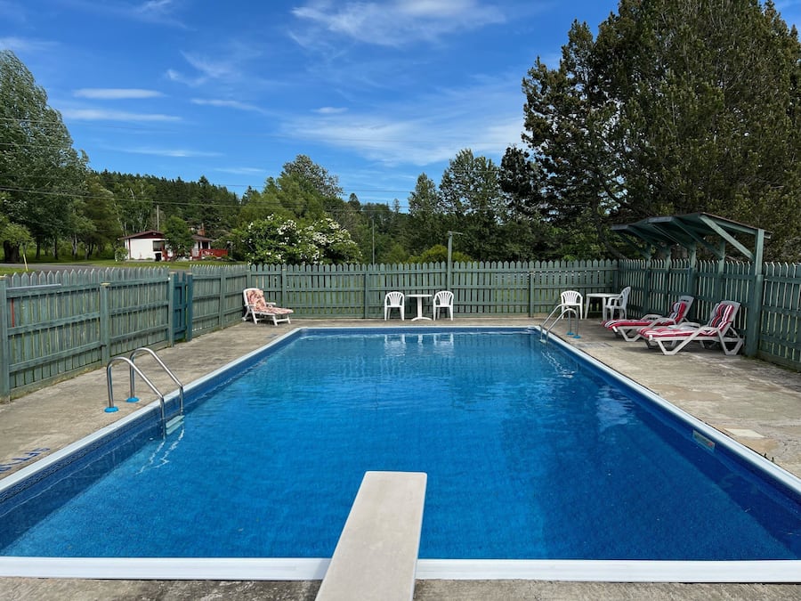 Piscina exterior sazonal
