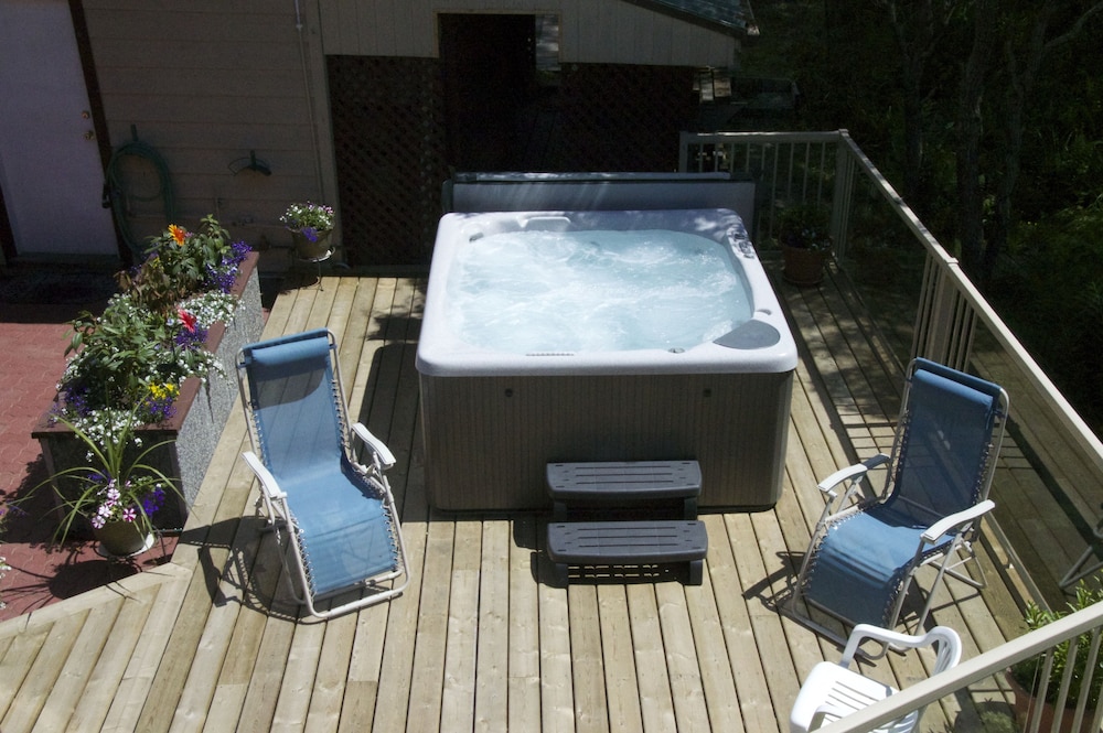 Enchanter Oceanview Suites - British Columbia