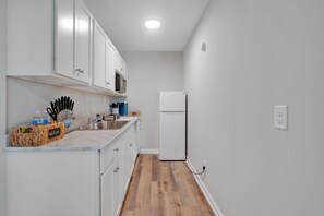 Apartamento Clássico | Cozinha privada | Minifrigorífico, um micro-ondas, uma cafeteira/bule, Congelador 