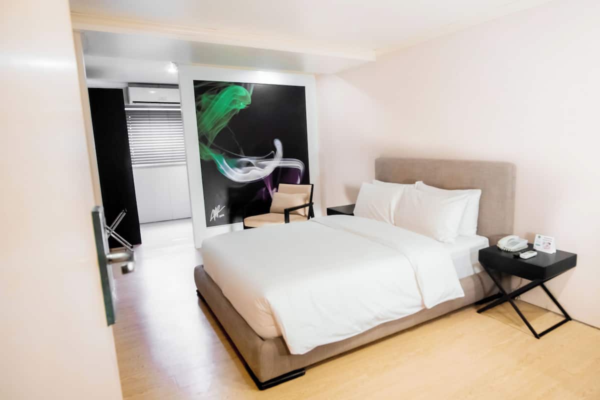 Quarto casal superior | Escrivaninha, Wi-Fi de cortesia, roupa de cama